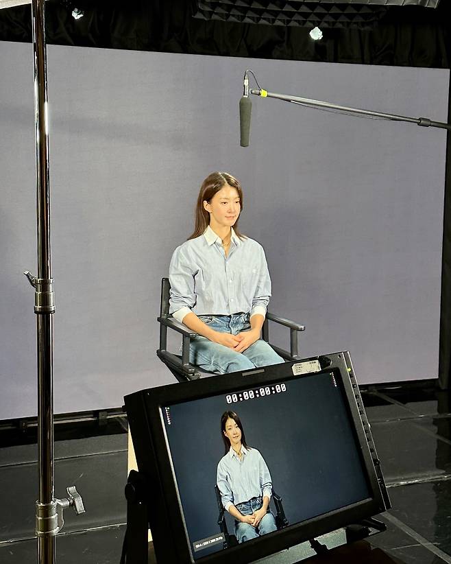 이시영 42살 맞아 가을맞이 셔츠패션으로 동안미모 뽐내 스타픽