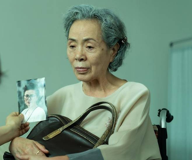 너무 예쁘고 멋졌는데 치매로 요양원에서 포착된 이 여성 필더무비