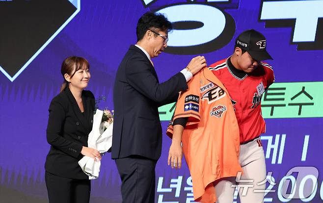 한화행 정우주 한국 대표하는 투수 될 것160㎞ 이상 던지겠다