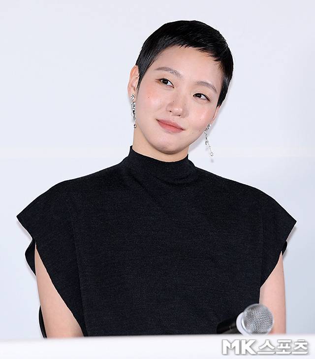김고은 주먹밥 머리 실물이 더 사랑스러워 옆구리 드러낸 원피스룩 깜짝 뷰티는 내운명