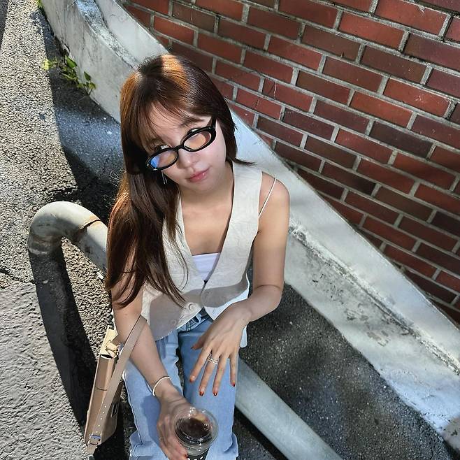 윤은혜 린넨 베스트와 청바지 입고 마지막 여름 라이프업