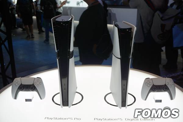 [TGS]"PS5보다 커졌다...'PS5 프로' 실물 최초 공개"