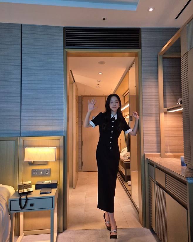 신혜선 카라 롱 원피스 입고 잘록한 개미허리 인증 라이프업