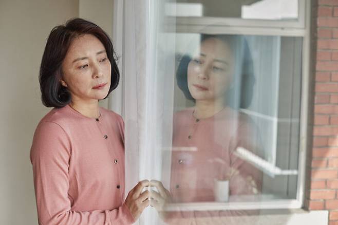 생리 끝났는데”중년 여성의 질 출혈 생존율 낮은 난소암일까