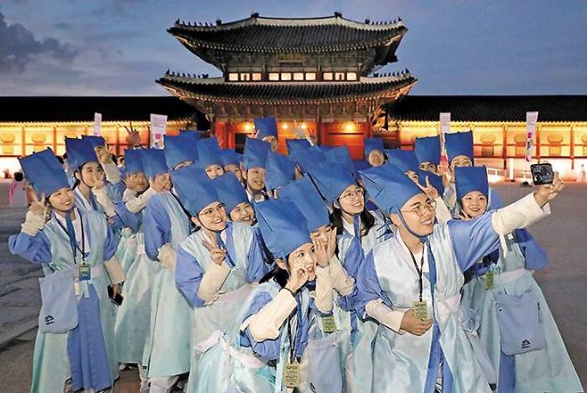 조선시대 화가 옷 입고 찰칵 경복궁 궁중문화축전