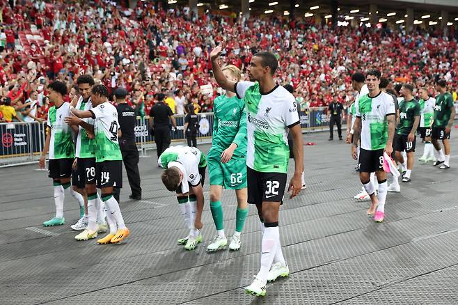 리버풀 떠난 지 4개월 만에 ‘은퇴 결정‘클롭의 황태자 끝내 축구화 벗는다