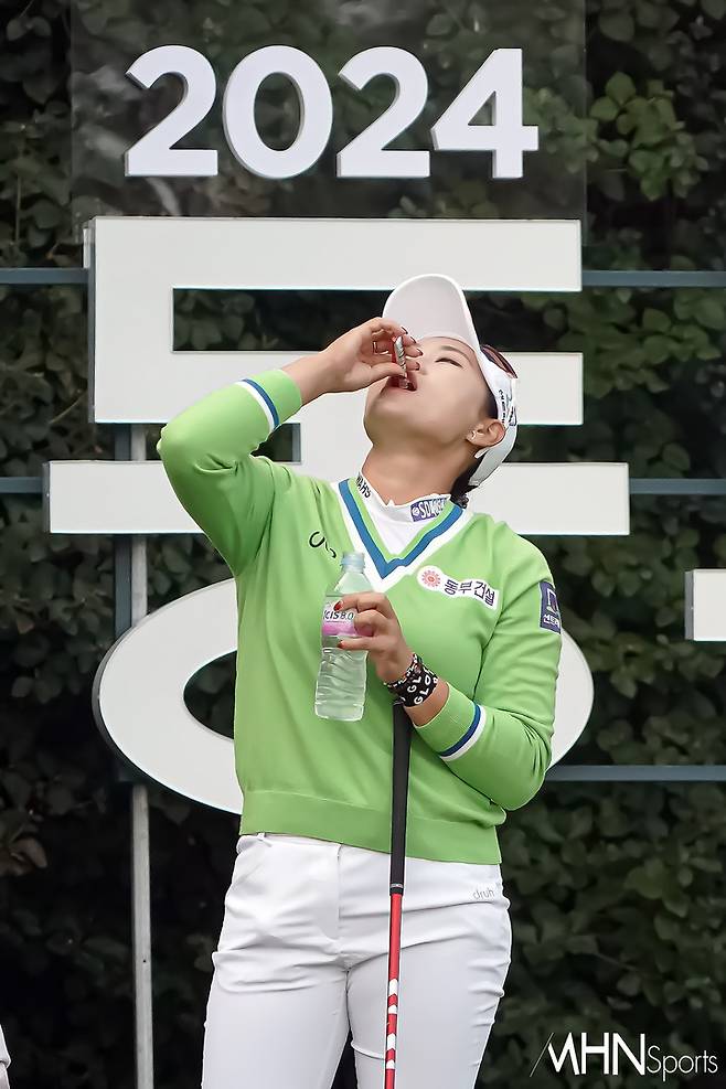 [mhn포토] 지한솔, 우승 위해 먹는다