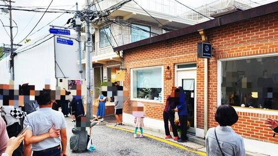 만성 적자에도 꿋꿋이 운영한강 각별한 애정 쏟은 3평 책방