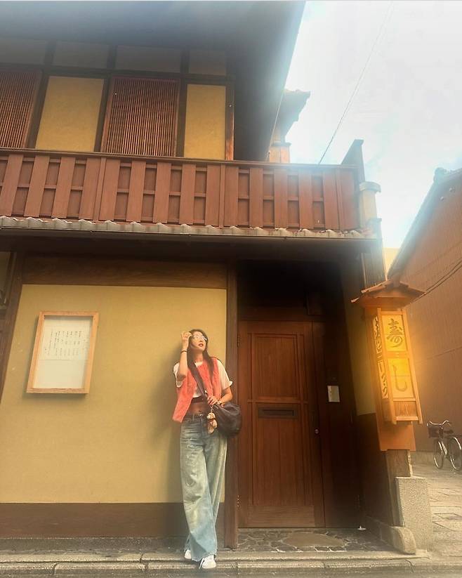 오윤아 예지원과 함께한 교토여행 배꼽 드러낸 예쁜 엄마 크롭 퍼 베스트룩 스타와 패션
