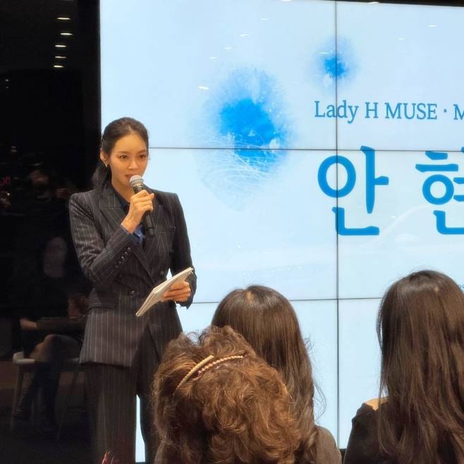 안현모 우아한 미모와 완벽 조화 세련된 슈트핏으로 남다른 프로페셔널 매력 발산 스타와 패션