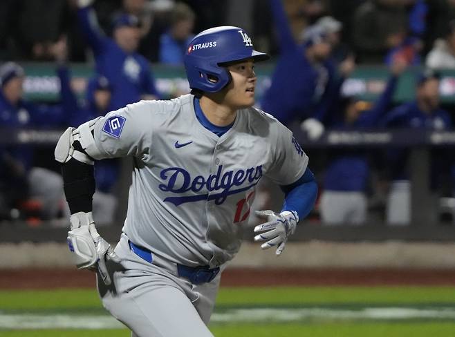 "샴페인 샤워 한 번 더, 내 목표는 월드시리즈 우승" 오타니 다저스 이적 첫해 꿈 이루나