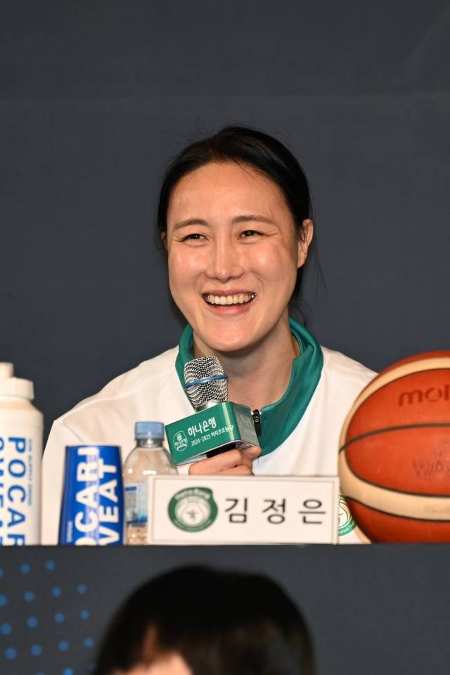 ‘낭만 가득’ 김정은이 WKBL 역대 최다 득점보다 더 간절히 바랐던 건…“하나은행과 함께 챔프전에 가고 싶어요” [WKBL 미디어데이]