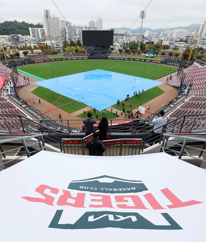 야구장 정비만 3시간 사상 초유의 Ks 서스펜디드 경기 이틀 순연 누가 웃을까 Is 포커스