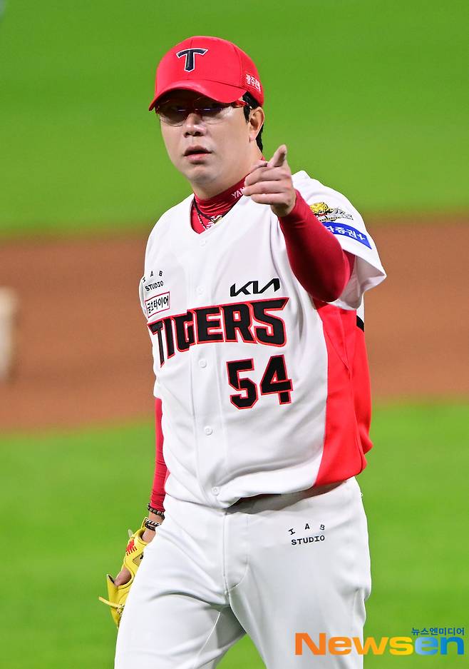‘ks 최고령 기록 쓴 양현종 최고령 최형우 형한테만 붙는 줄 알았는데내 몸은 아직도 27세”