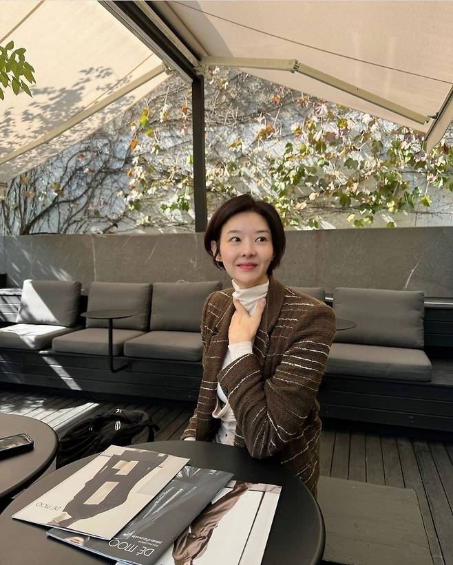 송선미 가을감성 가득한 브런치 세련된 브라운 레이어드룩 뷰티는 내운명