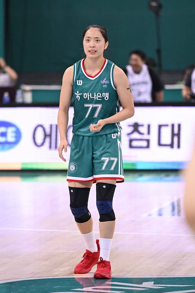 진안·양인영 골밑 활약 Kb스타즈에 충격패 하나은행 외곽 지원 없이는 승리도 없다