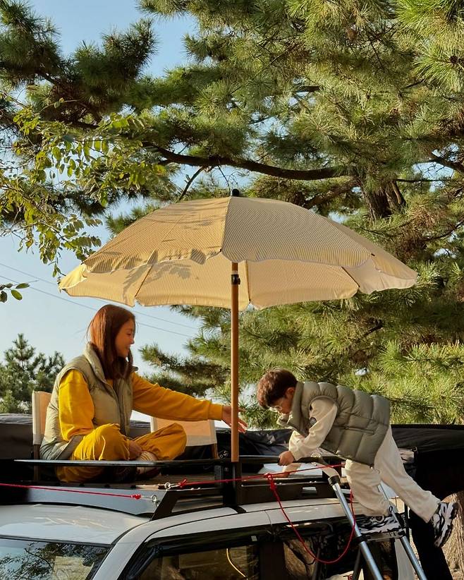 이시영 패딩조끼 입고 아들과 시밀러 캠핑룩 라이프업