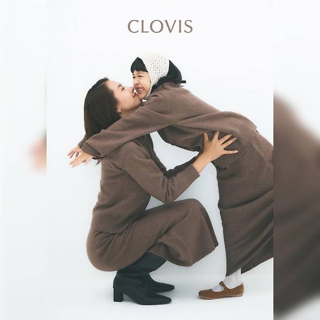 조윤희 딸맘의 로망 포근한 시밀러룩 화보 공개 라이프업