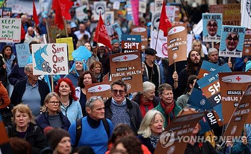 BRITAIN CLEAN WATER PROTEST