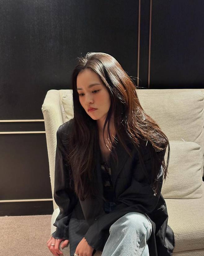 정년이 김윤혜 스트라이프 자켓 청바지 입고 시크미 라이프업