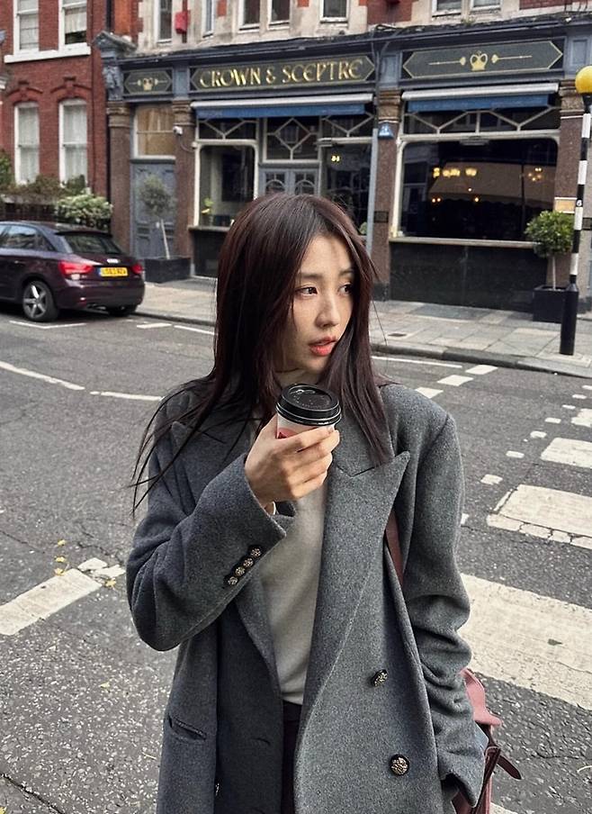 박하선 춥다추워 지금부터 얼죽코 코트 폼생폼사 분위기 여신의 여행룩 패션엔