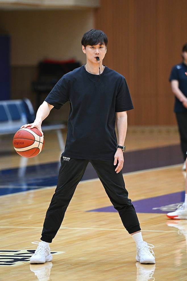 신한은행 건강 문제 구나단 감독→이시준 감독대행으로 교체