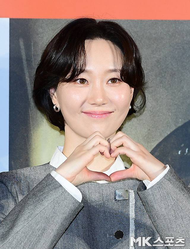 이유영 출산 3개월 초고속 복귀 붓기제로 되찾은 몸매 롱스커트 셋업룩 스타와 패션