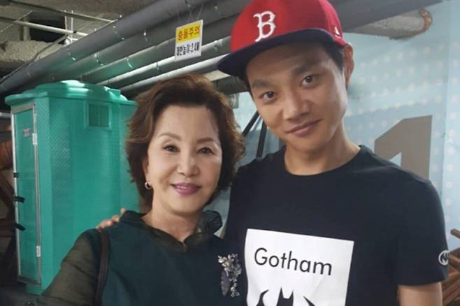 미혼남인 줄 알았는데 ‘깜짝 결혼 발표한 개그맨 셀럽스케치