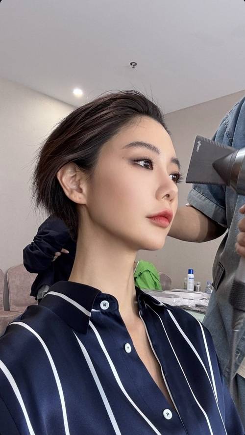 클라라 시구 후 11년 만에 파격 숏컷 숏컷 여신이자 ‘단발병 유발자 등극