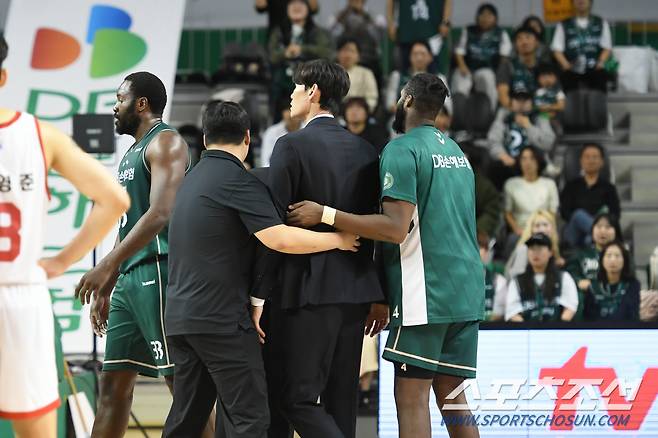 Db Sk전 흔들린 판정기준 Kbl 측 김영현 김시래 오누아쿠 파울 모두 정심 Db 특정 심판 배제 공문보냈다