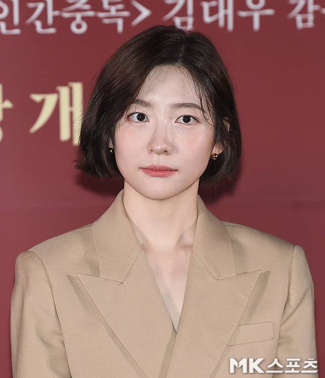박지현 발레하더니 옷태도 남달라 단아한 더블 브레스티드 슈트 롱부츠룩 뷰티는 내운명