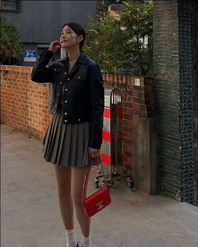한지혜 키 더 커 보이는 예쁜 엄마의 프레피룩 미니 플리츠스커트로 완성한 우아함 뷰티는 내운명