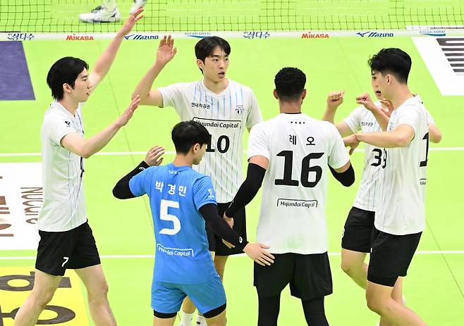 1r Mvp 허수봉 20득점현대캐피탈 한국전력 완파하고 선두 수성