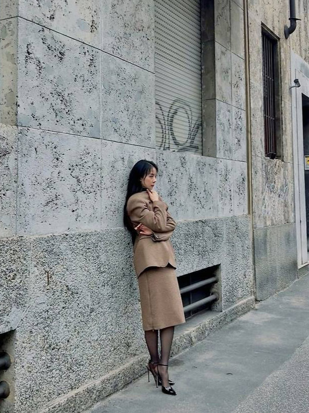 이청아 숨겨왔던 시스루 여신 매력 밀라노에서 빛난 팔색조 자태 스타와 라이프
