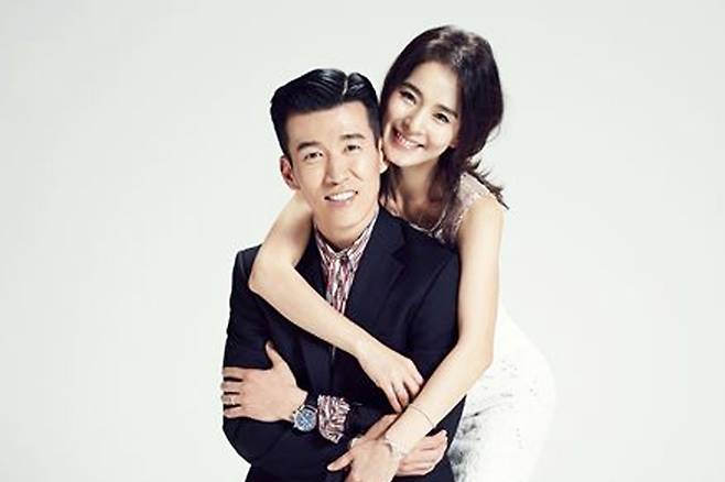 사실 등 떠밀려 프러포즈했다 밝힌 연예계 대표 잉꼬부부 요즘뭐하니