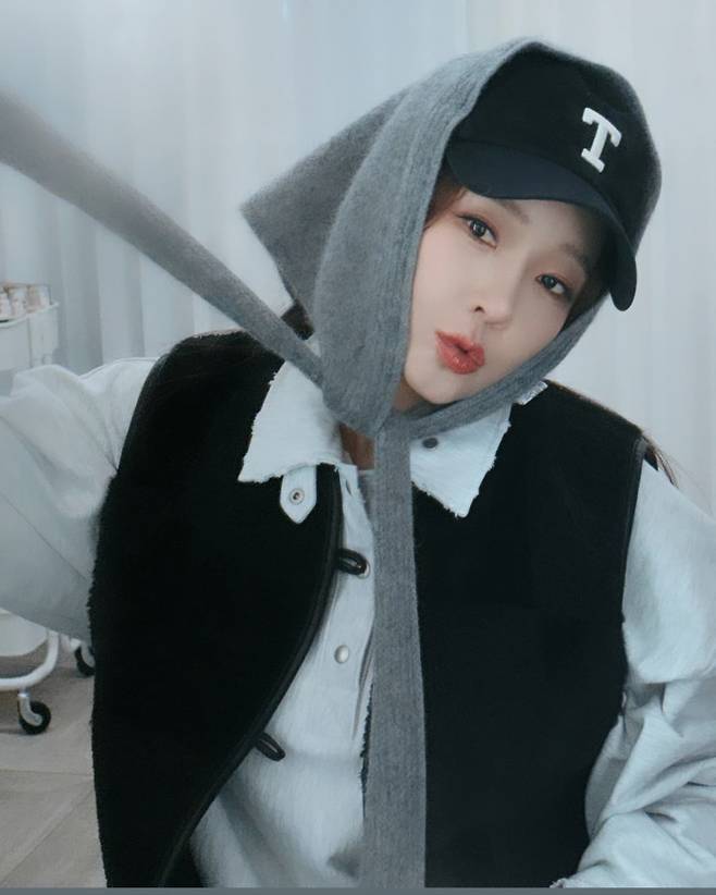 소유진 43살 맞아 니트 스카프 두르고 러블리 동안미모 스타픽