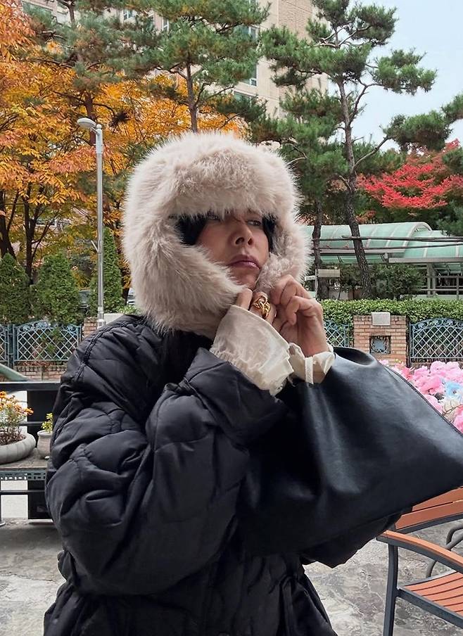 황신혜 드디어 꺼내 썼다 완전무장 퍼 바라클라바에 패딩 겨울 외출룩 패션엔