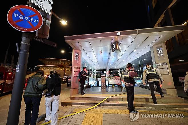 4호선 동대문역 에스컬레이터 화재1시간 만에 정상 운행종합