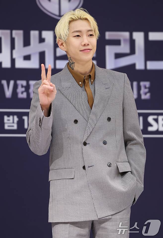 유니버스 리그 박재범 감독과 참가자 빛내는 역할mc 감사
