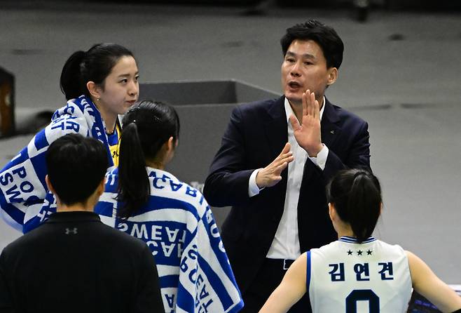 대어 낚으며 5연승 기업은행 김호철 감독 아직 3강 구도 아니다 우린 여유 부릴 팀 아냐” 현장인터뷰