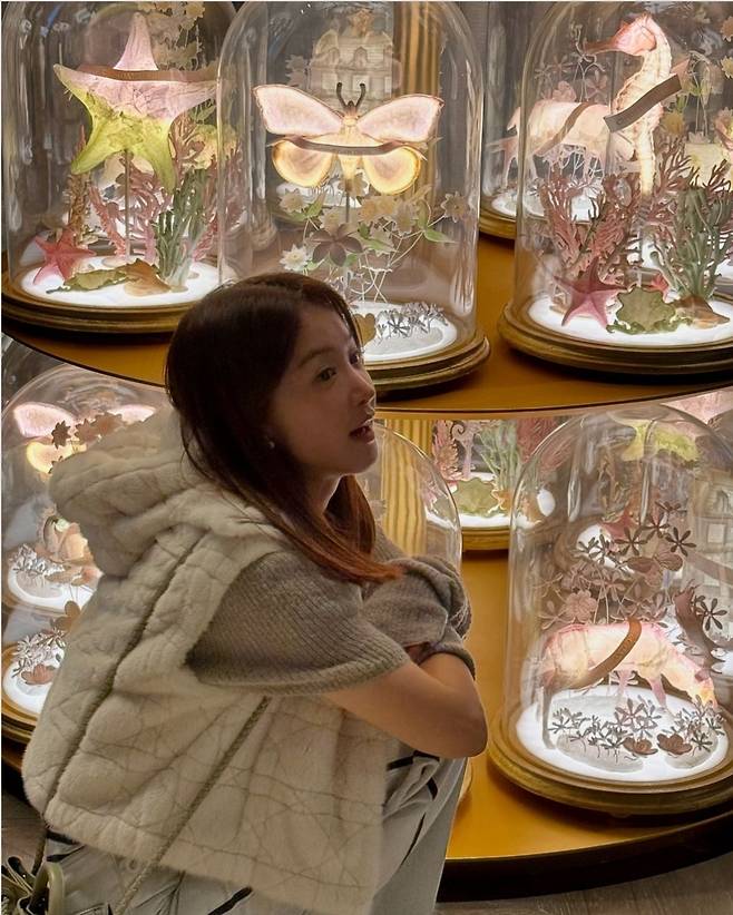 샤넬 러버 이시영 오늘은 뭘 입었나 크롭 퍼 베스트로 눈부신 겨울룩 완성 스타와 패션