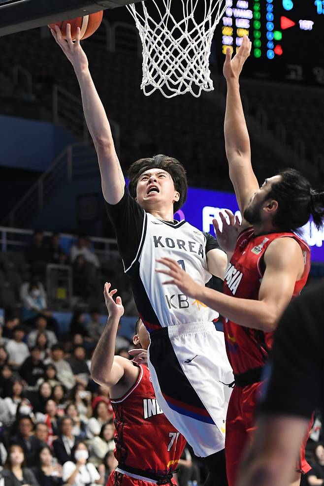 인도네시아에 혼쭐난 한국농구 세계랭킹 7위 호주 상대로 반전 만들까