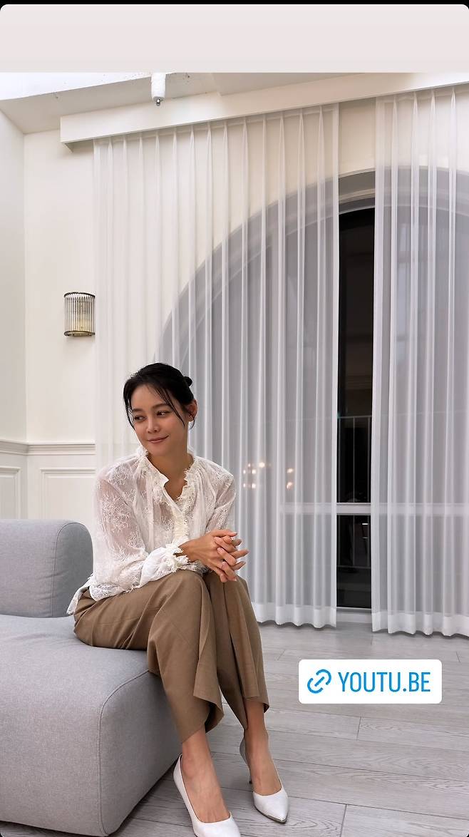 돌싱 안현모 시스루에 빠졌네 세련된 꽃무늬 블라우스 드뮤어룩 스타와 패션