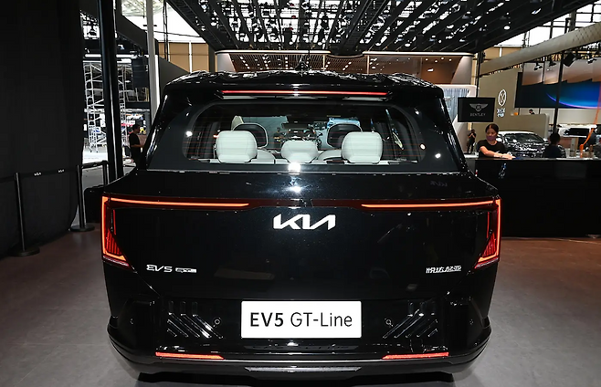 EV9 축소판 ‘EV5 GT 라인’ 광저우 모터쇼서 최초 공개 | 더드라이브