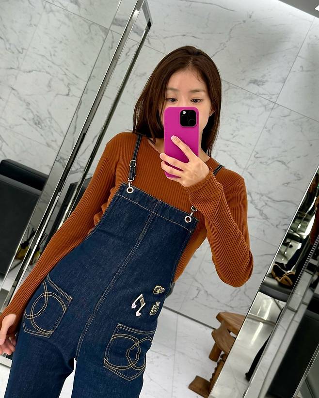 이시영 샤넬 점프수트 입고 러블리한 외출 라이프업