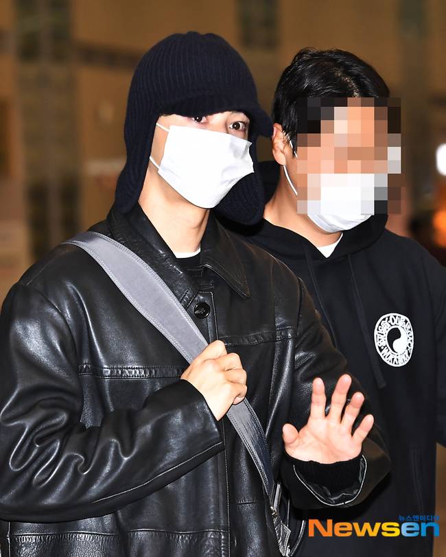 차은우 눈만 보여도 미남‥군밤 모자에도 굴욕 無