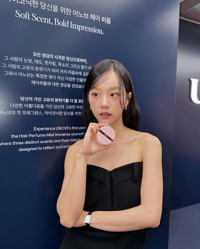 혜리 덕선이의 변신은 무죄 블랙 오프숄더에 완벽 매치세련된 분위기 아우라 폭발 뷰티는 내운명