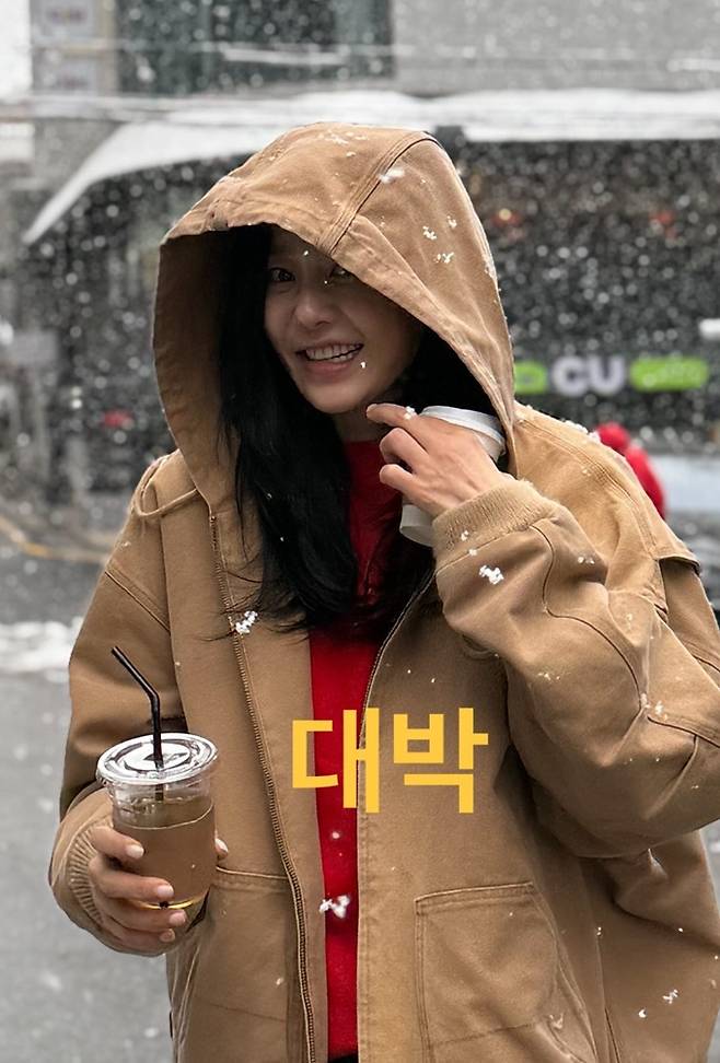 고현정 첫 눈에 감성 폭발 50대 신나는 후드 집업 재킷 블록코어룩 패션엔