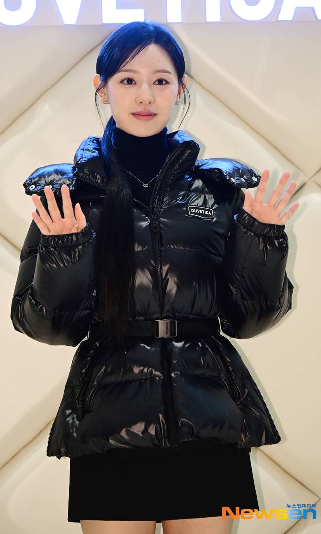 김지원 기품 넘치는 눈의 여왕‥세련된 올블랙 한파룩