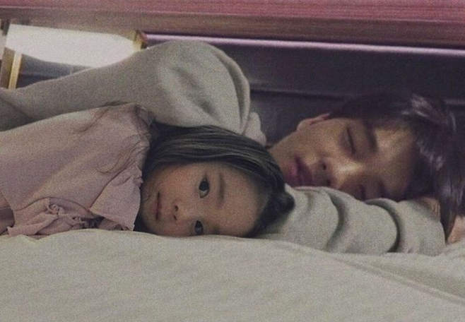 부모가 되고 가장 가슴 아픈 순간 2위는 아이 아플 때 1위는 꿀벌책방